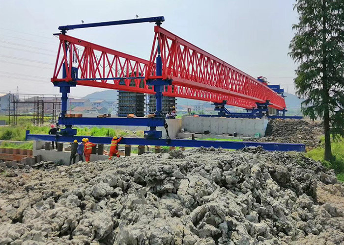 Abschussrampe verfluchter Strahln-Träger des Brückenbau-Kran-300T 2 ...